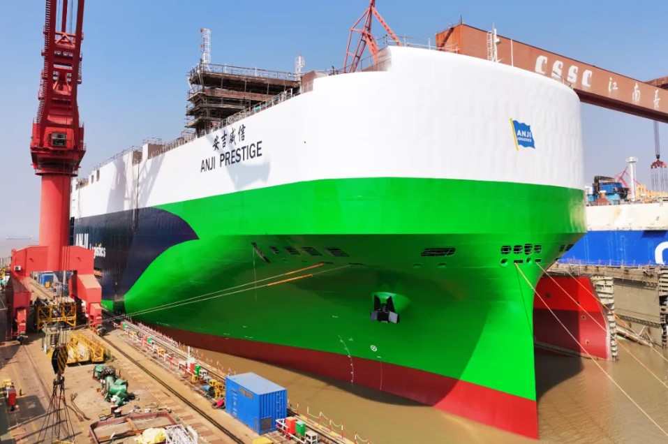 Custom-built 7,800 CEU LNG dual-fuel car carrier delivered