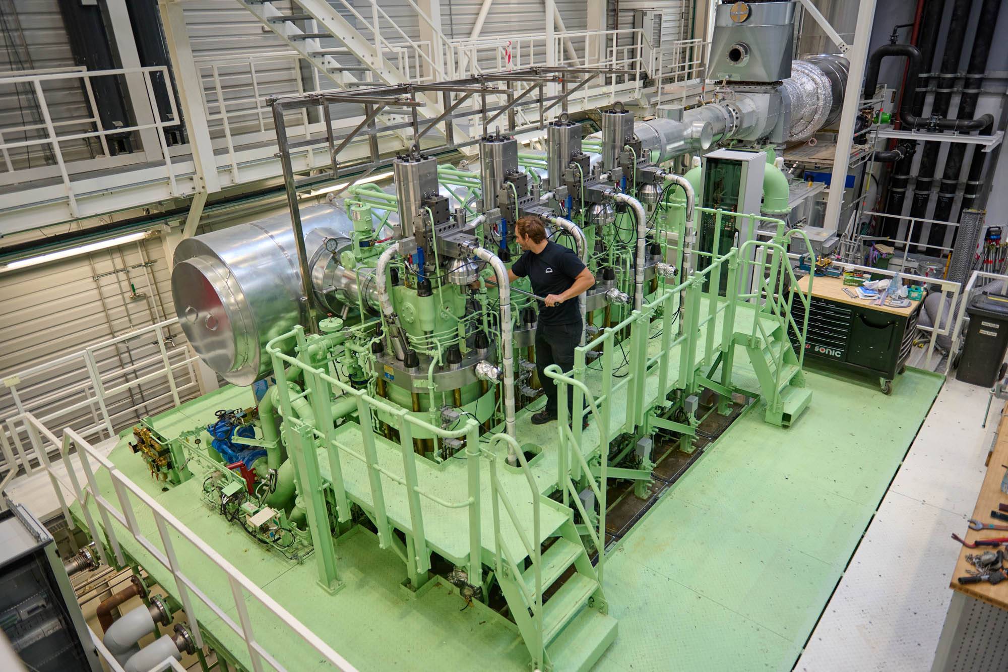 World’s First Commercial Ammonia-Fueled Engine Unveiled - Carbon ...